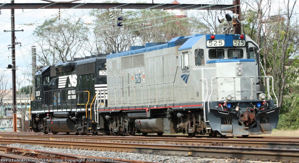 NS 3031 & Amtrak 525